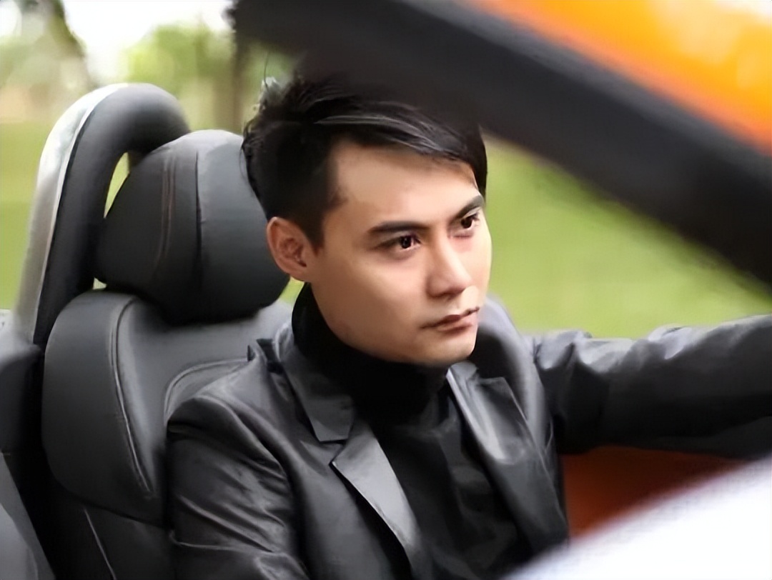 The 41-year-old Guangzhou actor Kuang Zule married Cuihong in the play, and his real wife is ...