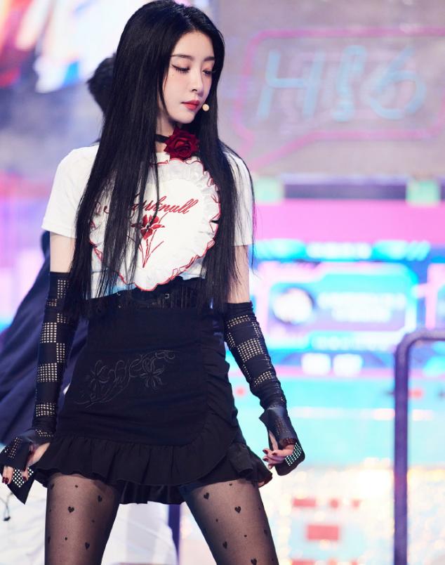 Zhao Xiaotang who took the uniform route is really amazing, black ...