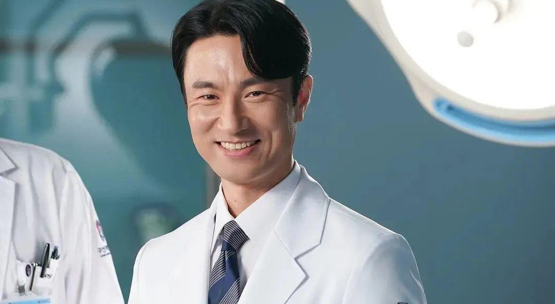 The supporting cast in Korea is so complicated. There are three ...