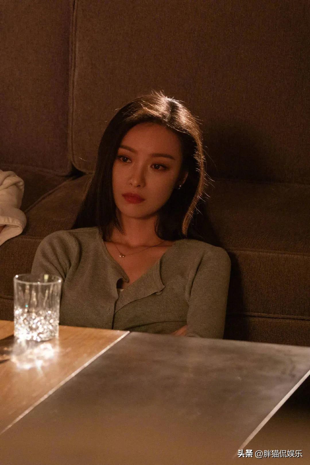 Ni Ni is really beautiful and sassy, especially her eyes are unisex ...