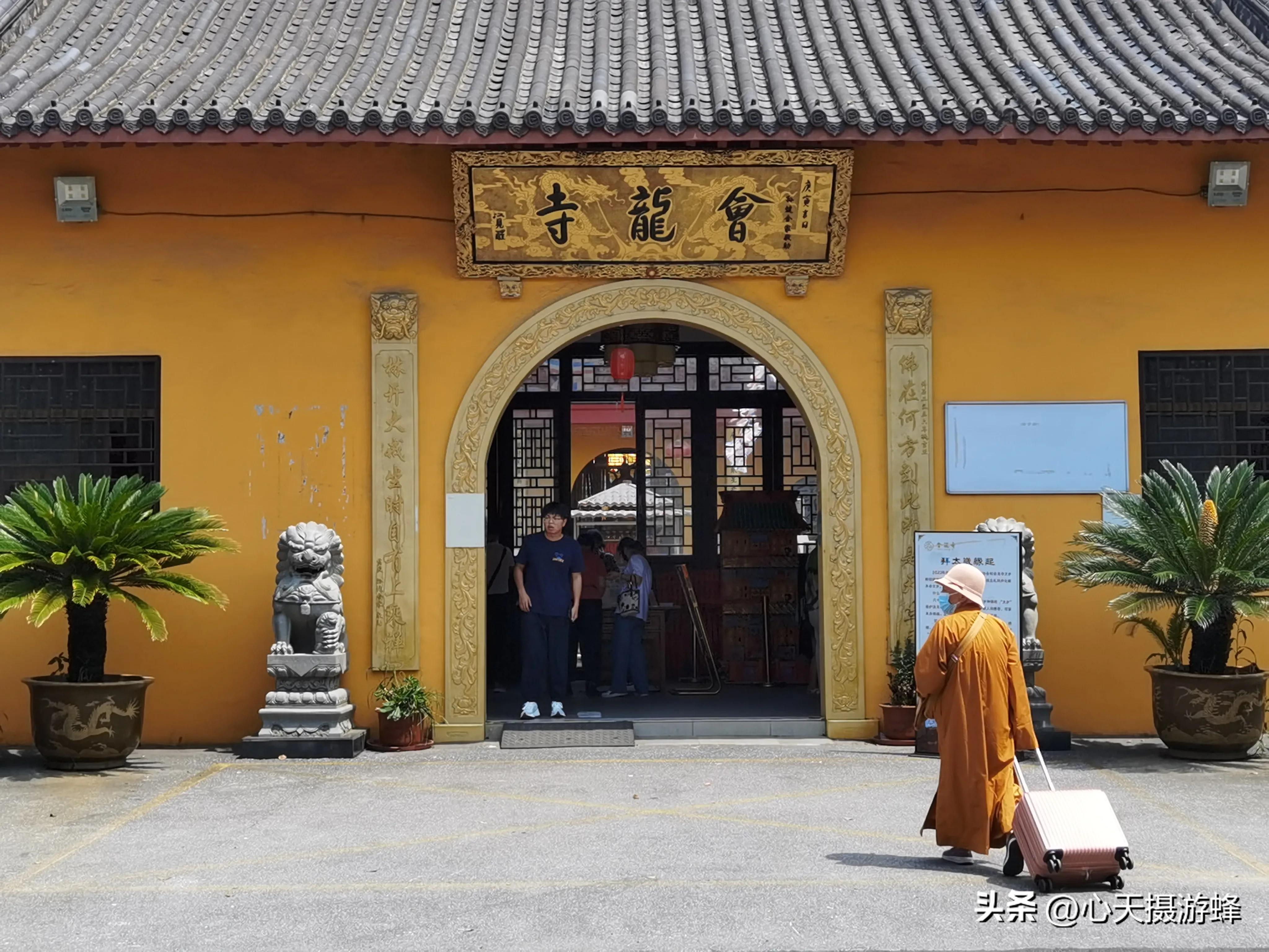 Huilong Temple in Pudong, Shanghai, was built in the Hongwu period of ...