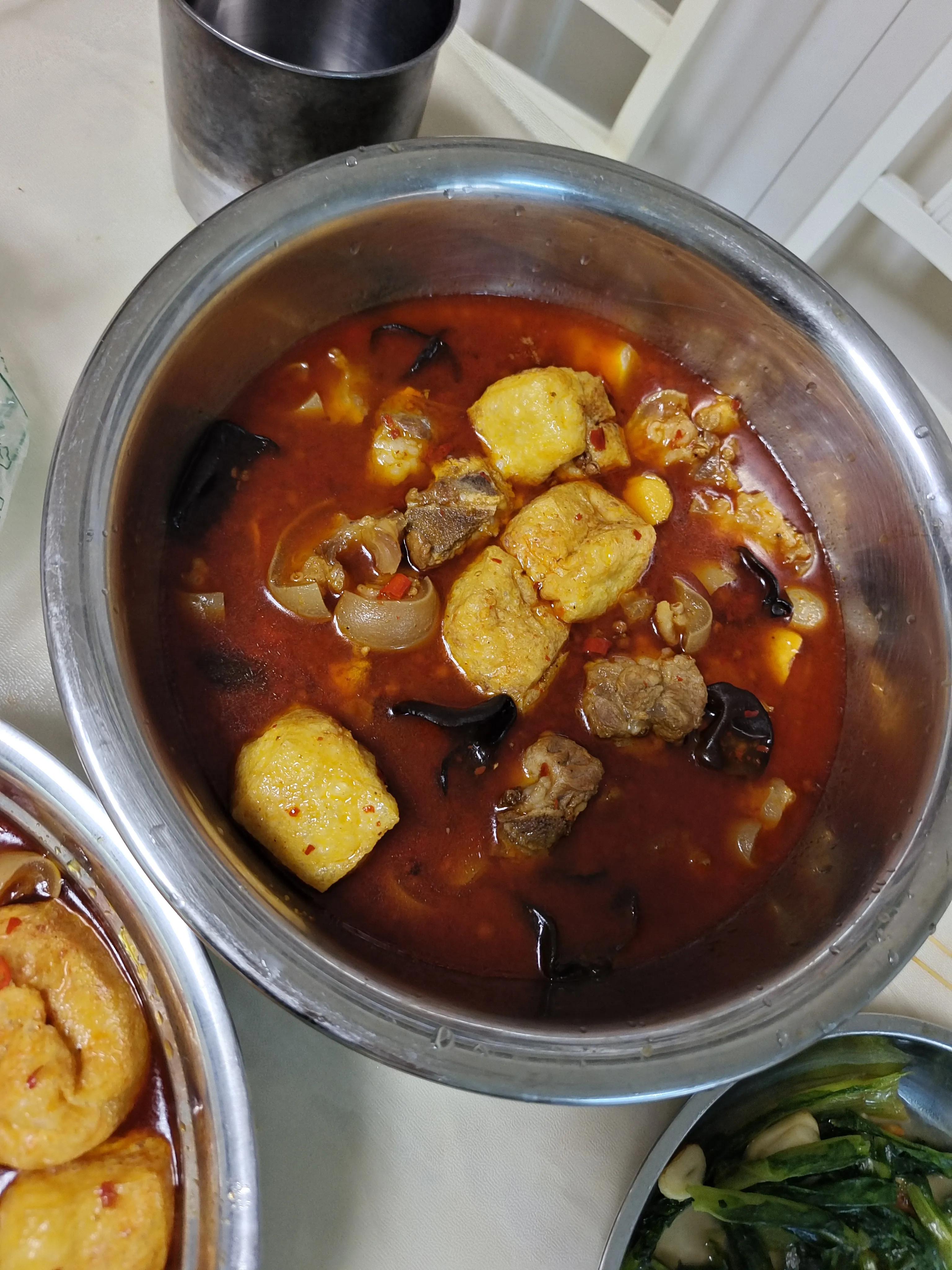 a pot of ox hooves - iMedia