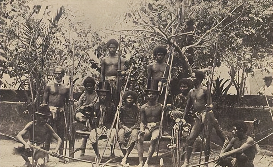 Where are the Negritos distributed, what organizational systems took ...