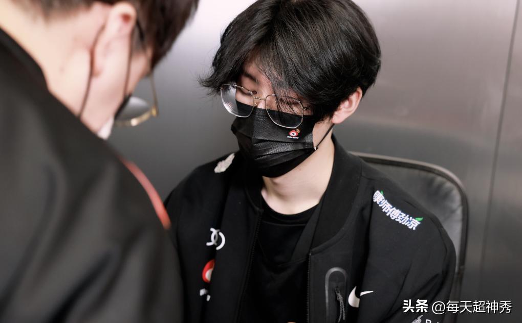 LNG sweeps WBG!Doinb Ale hugs after the game, Lvmao reveals BP strategy - iNEWS