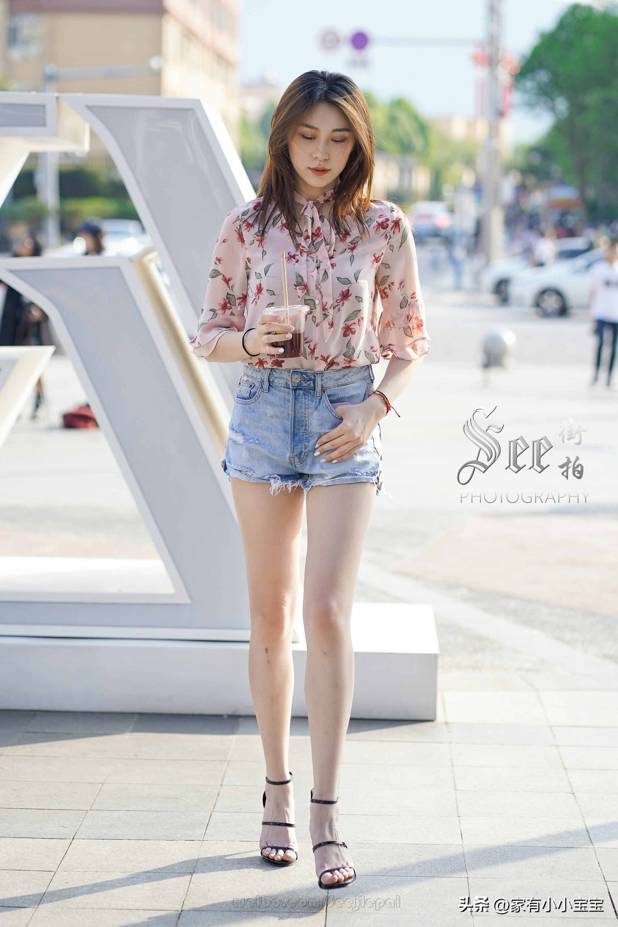 Street Shot: Tall beauty showing her unique fashion style - iNEWS