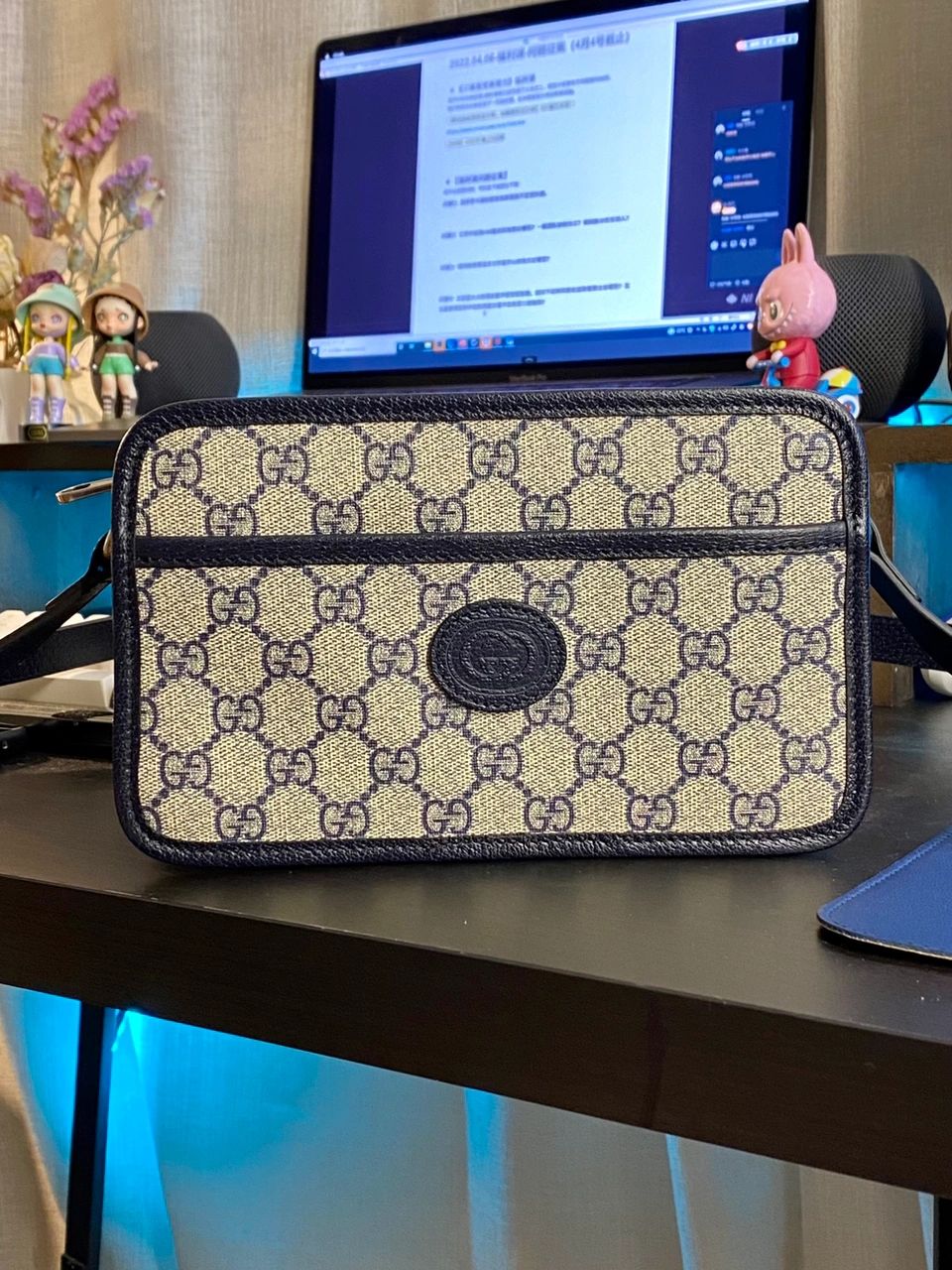 Gucci GUCCI, GG shoulder bag, the new color matching this color is ...