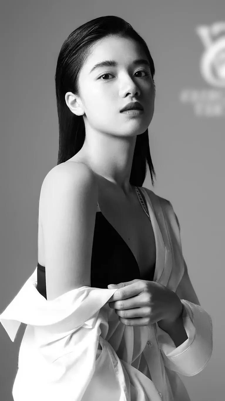 Zhang Jingyi, stunning strikes... - iNEWS