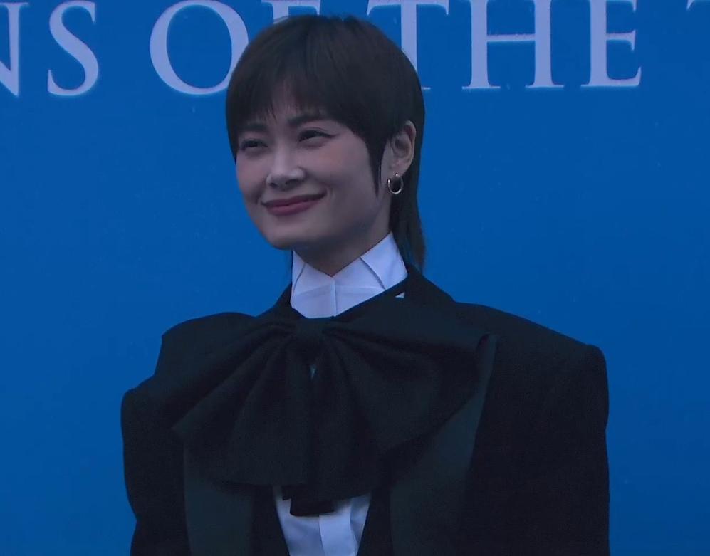 It's the red carpet again! Yang Zifeng is messy, Yin Tao's breasts are ...