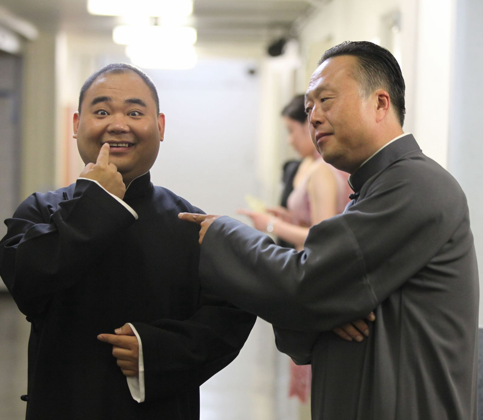 Ignoring Guo Degang and forgetting to go to work to play games, Hou ...