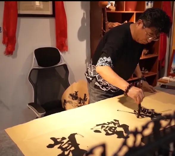 Iron-painted and silver-hooked calligraphy is a collection of elegant ...