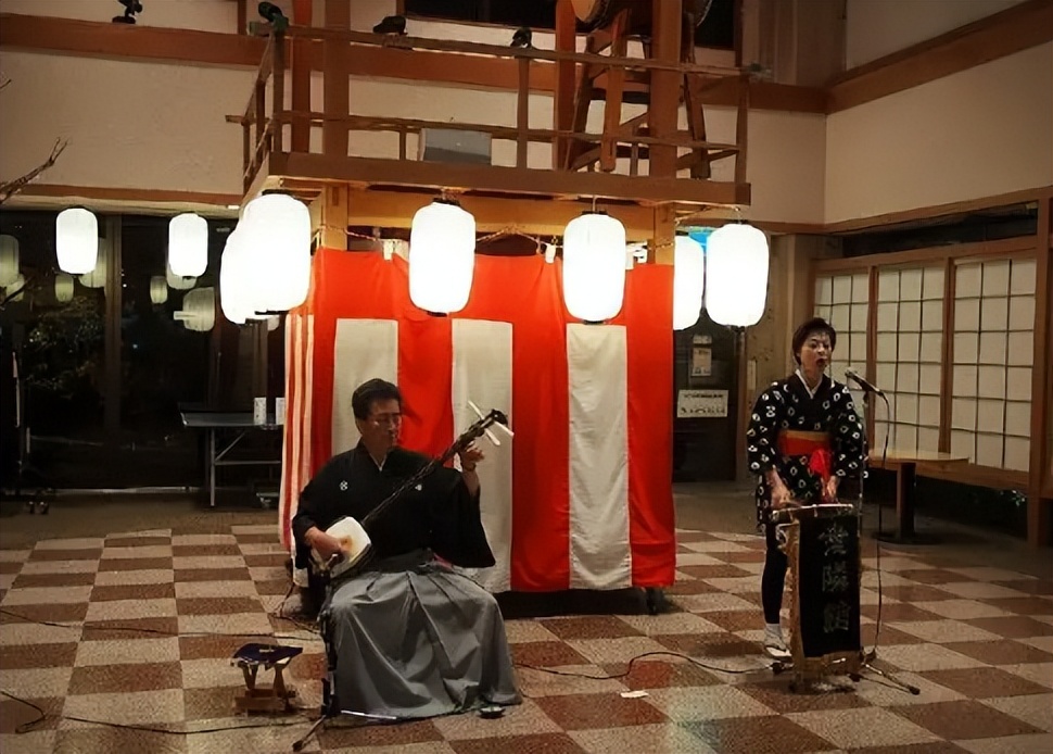 Musical characteristics of traditional Japanese folk music, techniques ...