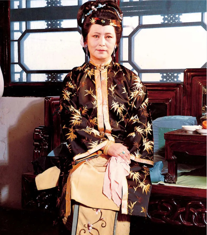 Well-known actress Gu Yan: Both parents are actors, she studied in ...