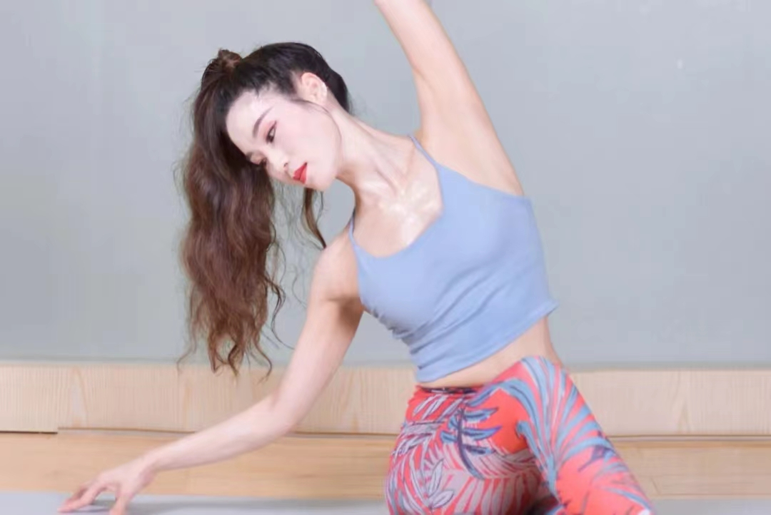 Looking for a private tutor?Let's take a look at personal education expert Huang Wenhong - iNEWS