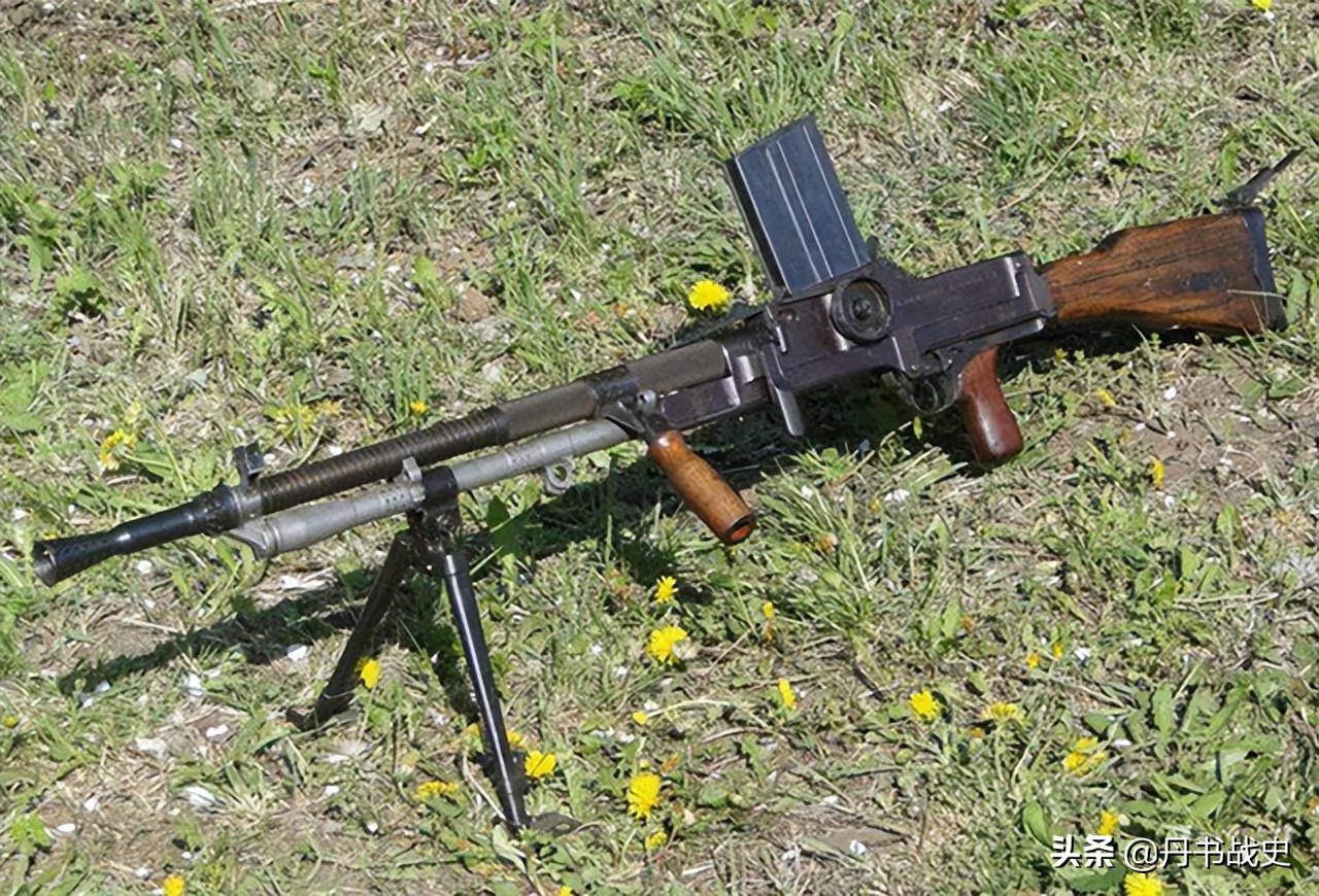 There are many family members of the ZB26 Czech light machine gun, how ...