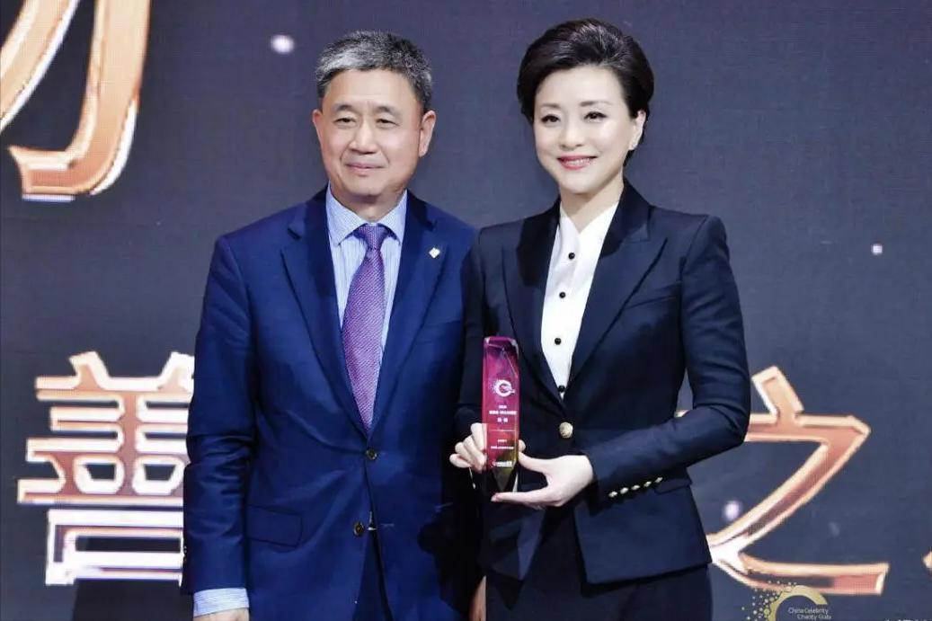 After Feng Xiaogang, Yang Lan was also exposed to emigrate abroad. A ...