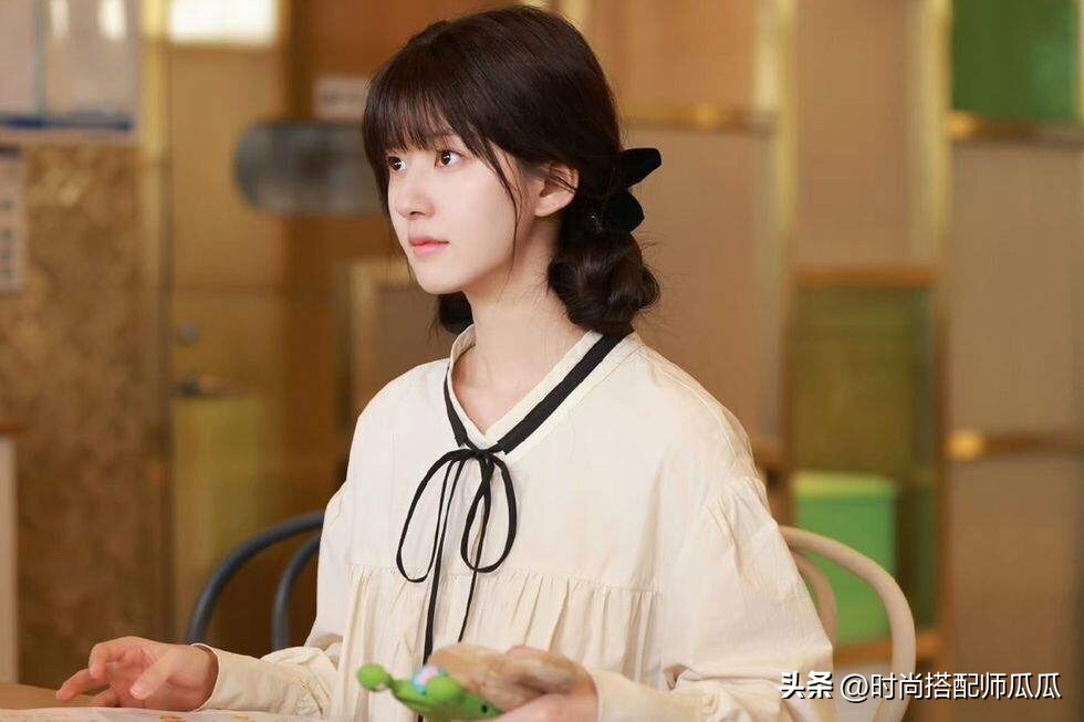 I was amazed by Zhao Lusi's new drama "First Love Outfit". It is ...