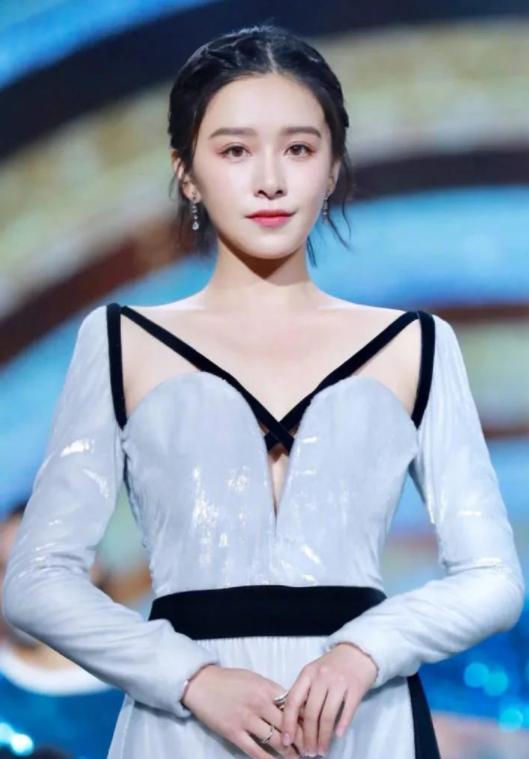 The cold goddess, who fell in love for 4 years and was broken up by her ...