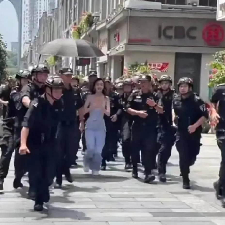 Yang Ying participated in the Wenzhou commercial performance and was ...