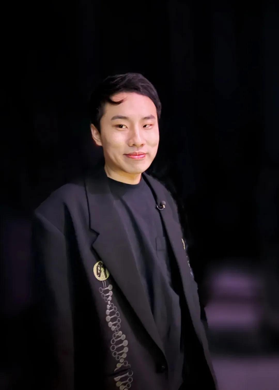 Xu Zhisheng looks up at the sky, everyone is bragging, brother Niu wants to blow clouds - iNEWS