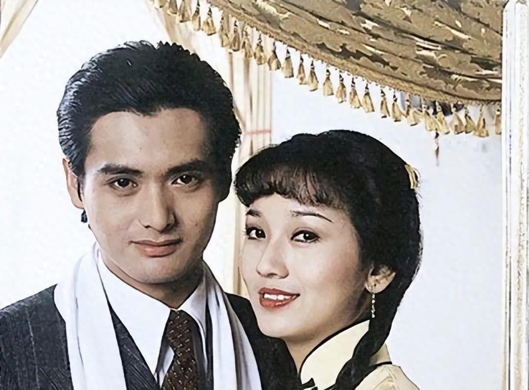Chow Yun-fat is holding Nicholas Tse, and Yang Mi was in Liu Wei's arms ...