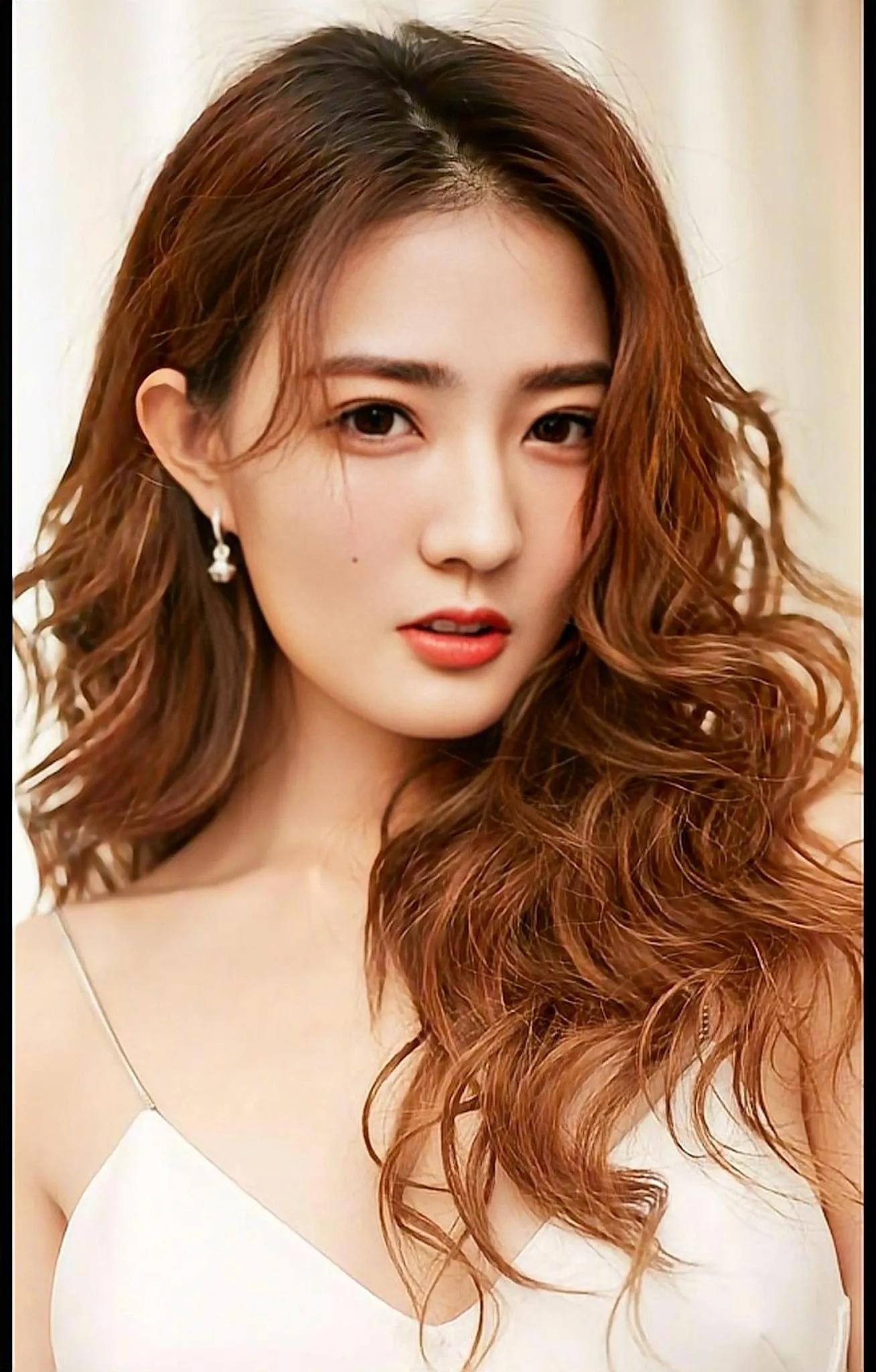 Sexy and seductive Xu Lu - iNEWS