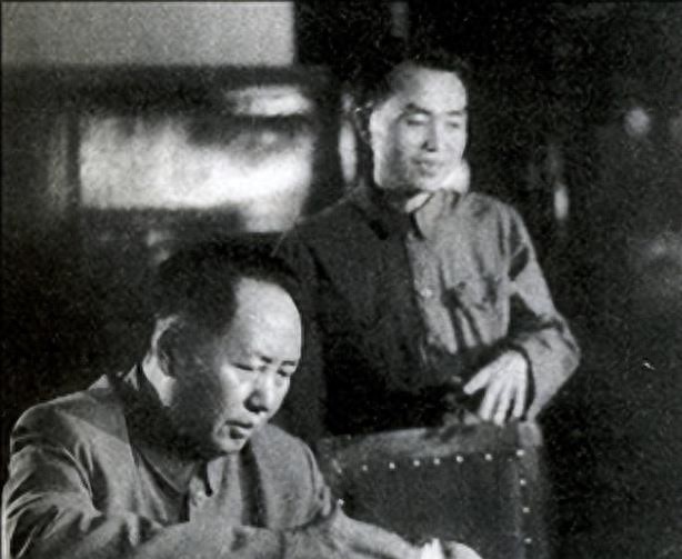 In 1967, Song Shilun went to a meeting, and the host asked him to ...