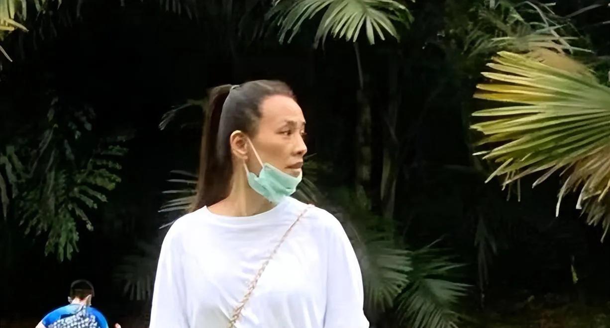 Singapore was photographed, Zhang Ting became a teenager overnight - iNEWS