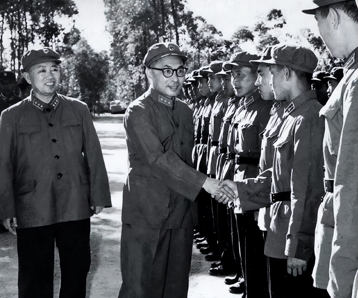Founding General Tang Liang: His original wife went to the hospital and ...