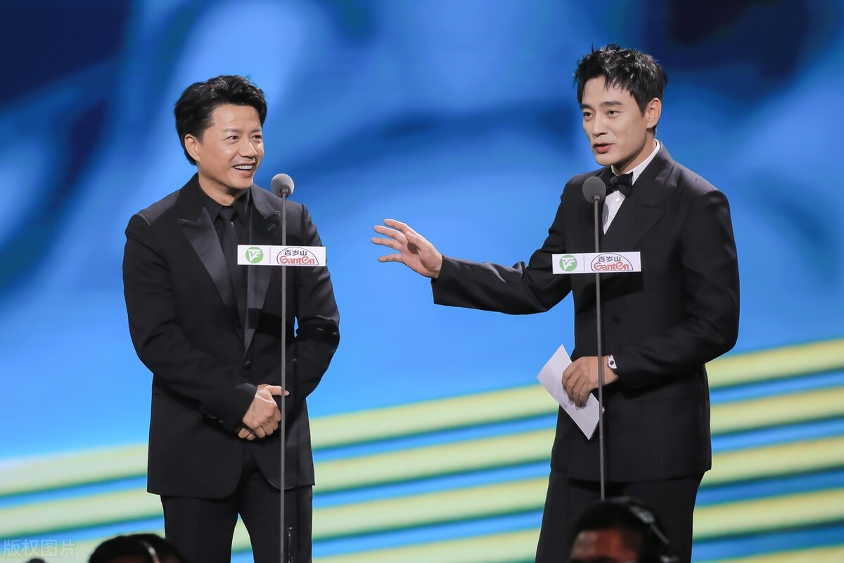 Shidi Lei Jiayin hugged Li Guangjie, really happy. Netizens: There are ...