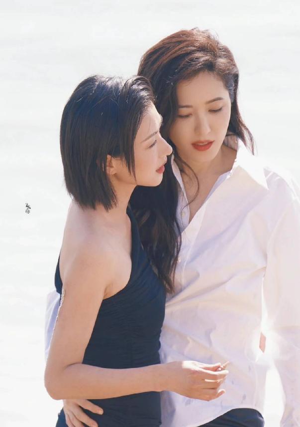 Zeng Li Wanqian's seaside play is super eye-catching. Netizens: Is this ...