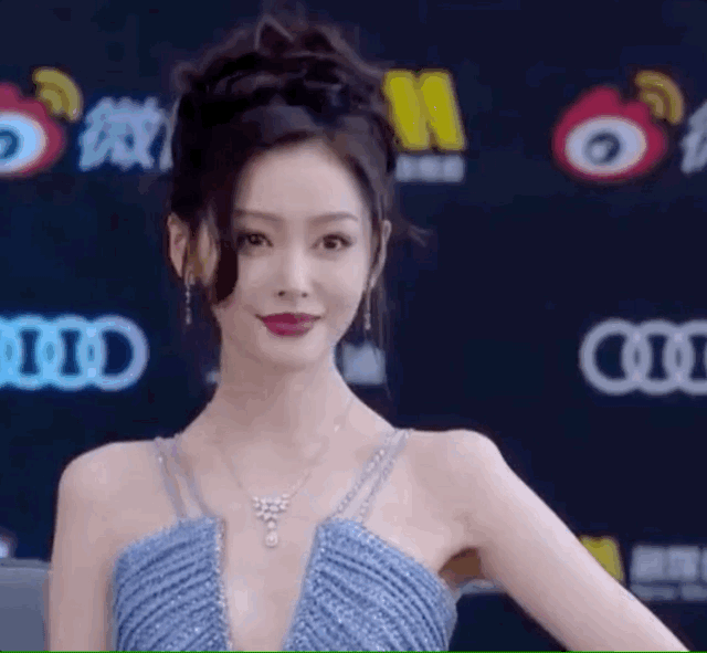 Li Xiaoran's chest, Xu Qing's buttocks, these round and jade-like ...