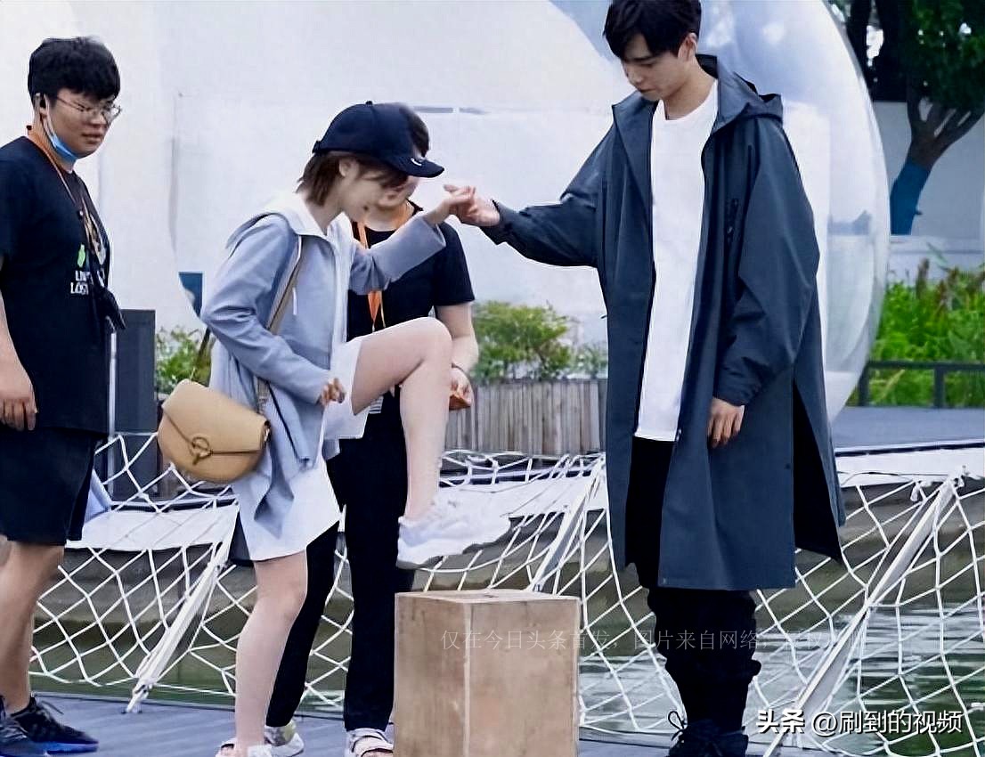 Revealing the embarrassing moments hidden behind the camera - iMedia