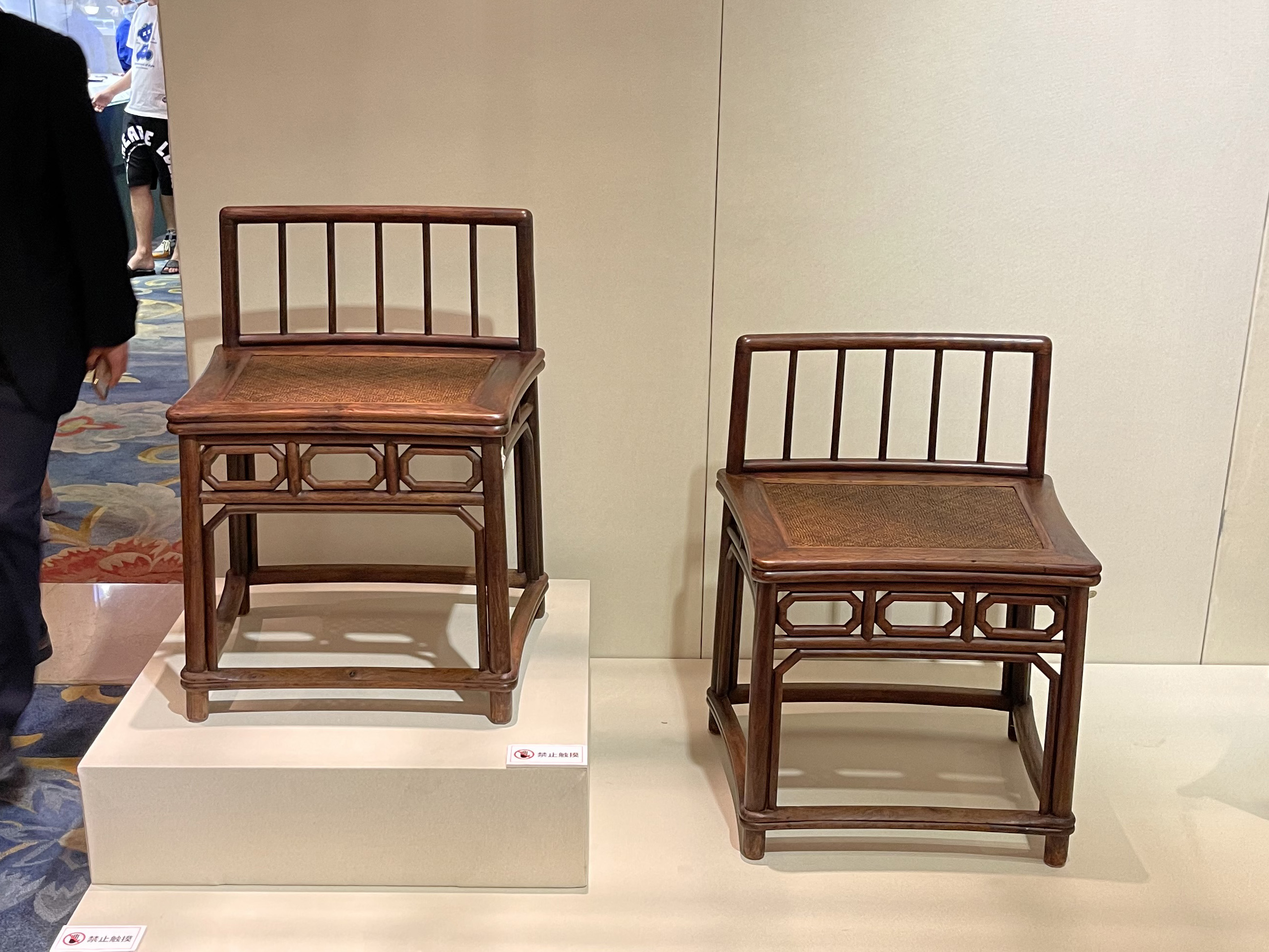 Nanguan and comb-back chairs are not uncommon, and the fan-shaped ...