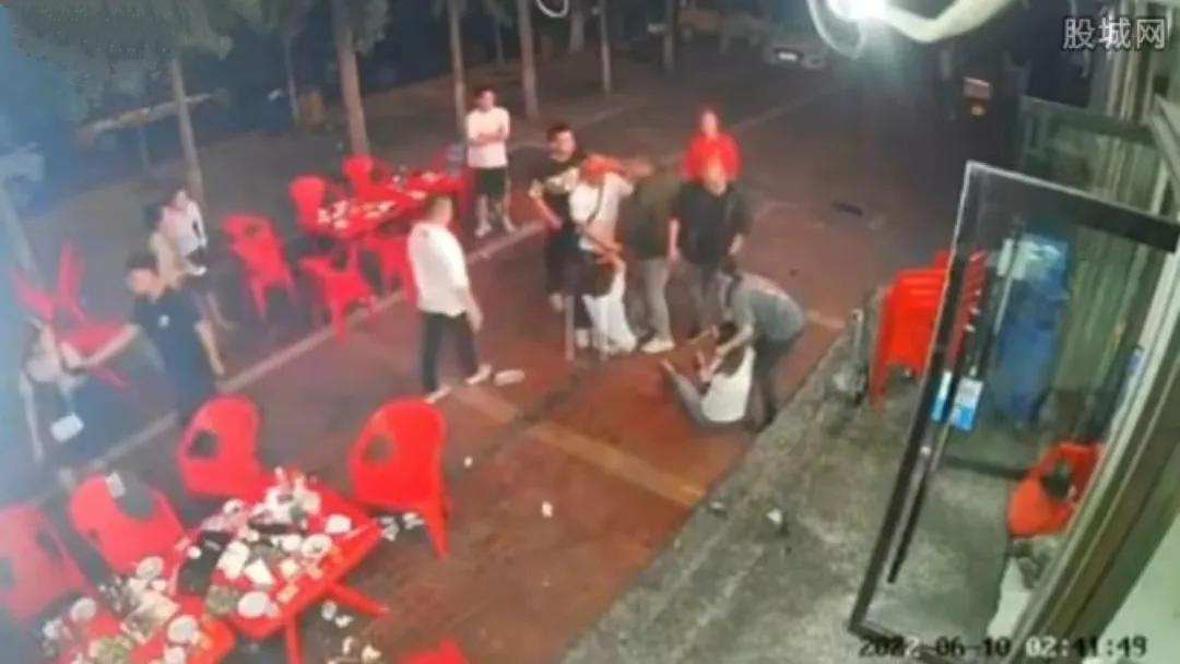 Tangshan beating incident: The woman in black is a modern Mulan - iNEWS