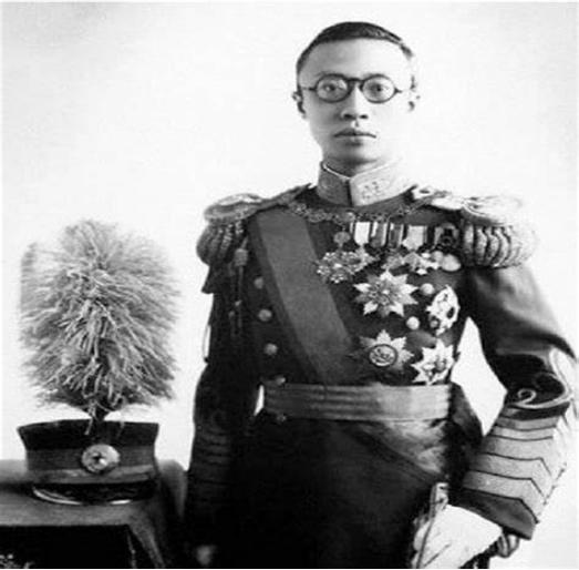 When Puyi abdicated, there were still millions of troops. Why did Puyi ...