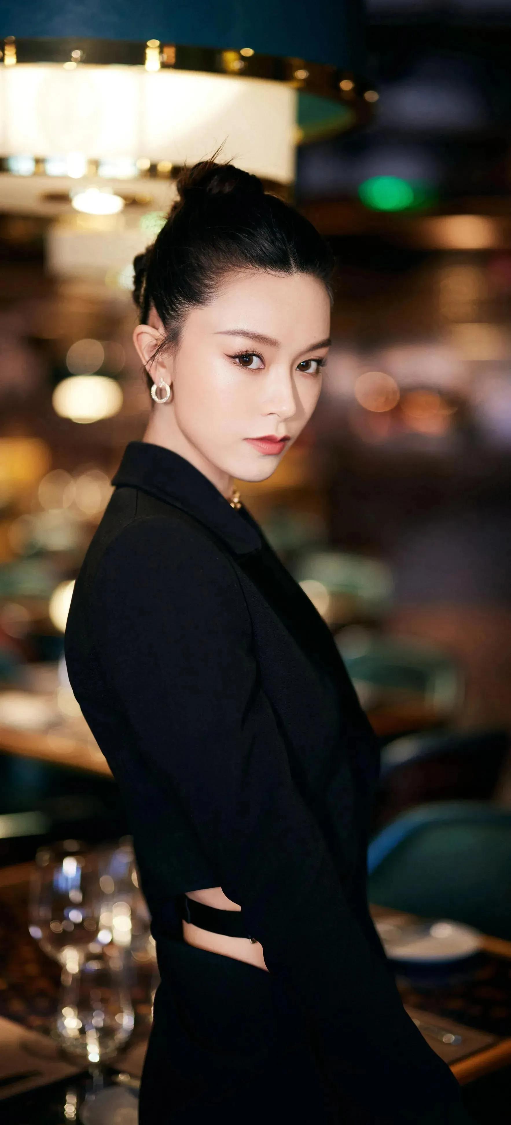 "Sister Hong Kong Fan Wen Yong Shan" - iNEWS