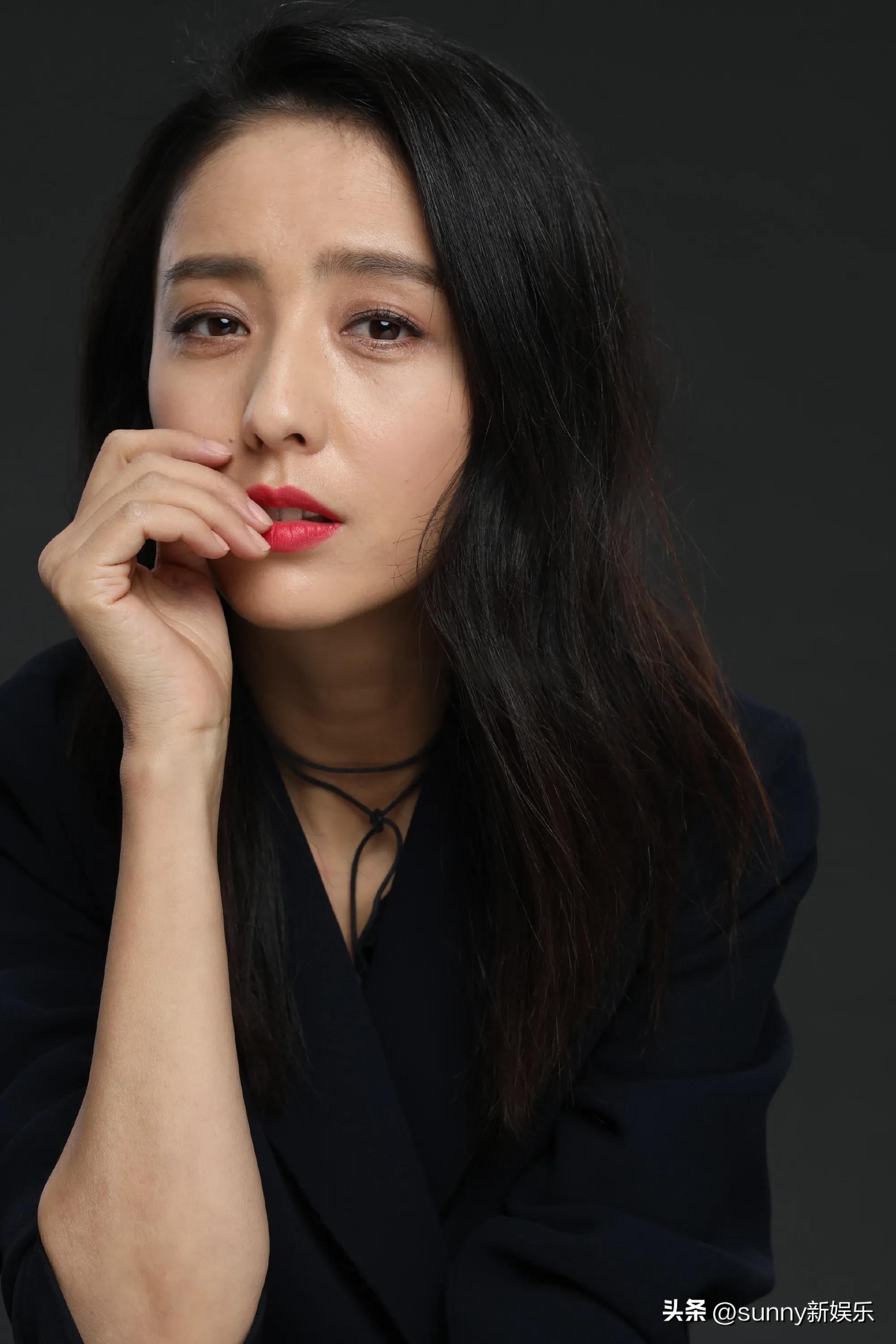 Tong Liya's life picture, exquisite facial features - iMedia