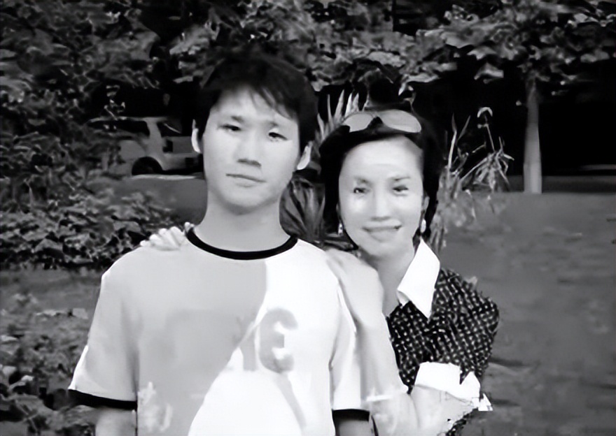 "CCTV anchor" Xu Li: 34-year-old remarried with her son, she is happy ...