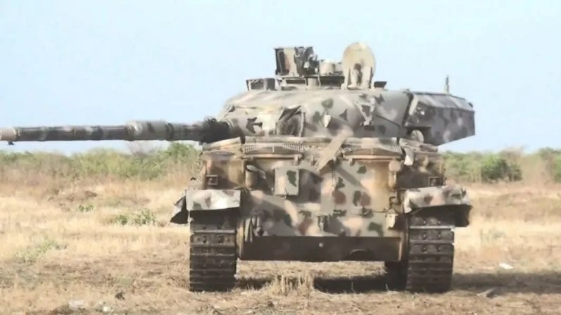 Smashed the sign?China's VT-4 tanks exported to Nigeria take 30 minutes ...