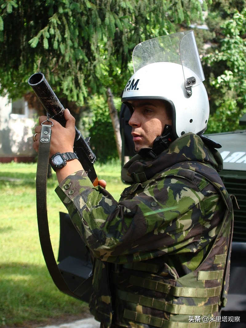 Romanian domestic grenade launcher - iNEWS