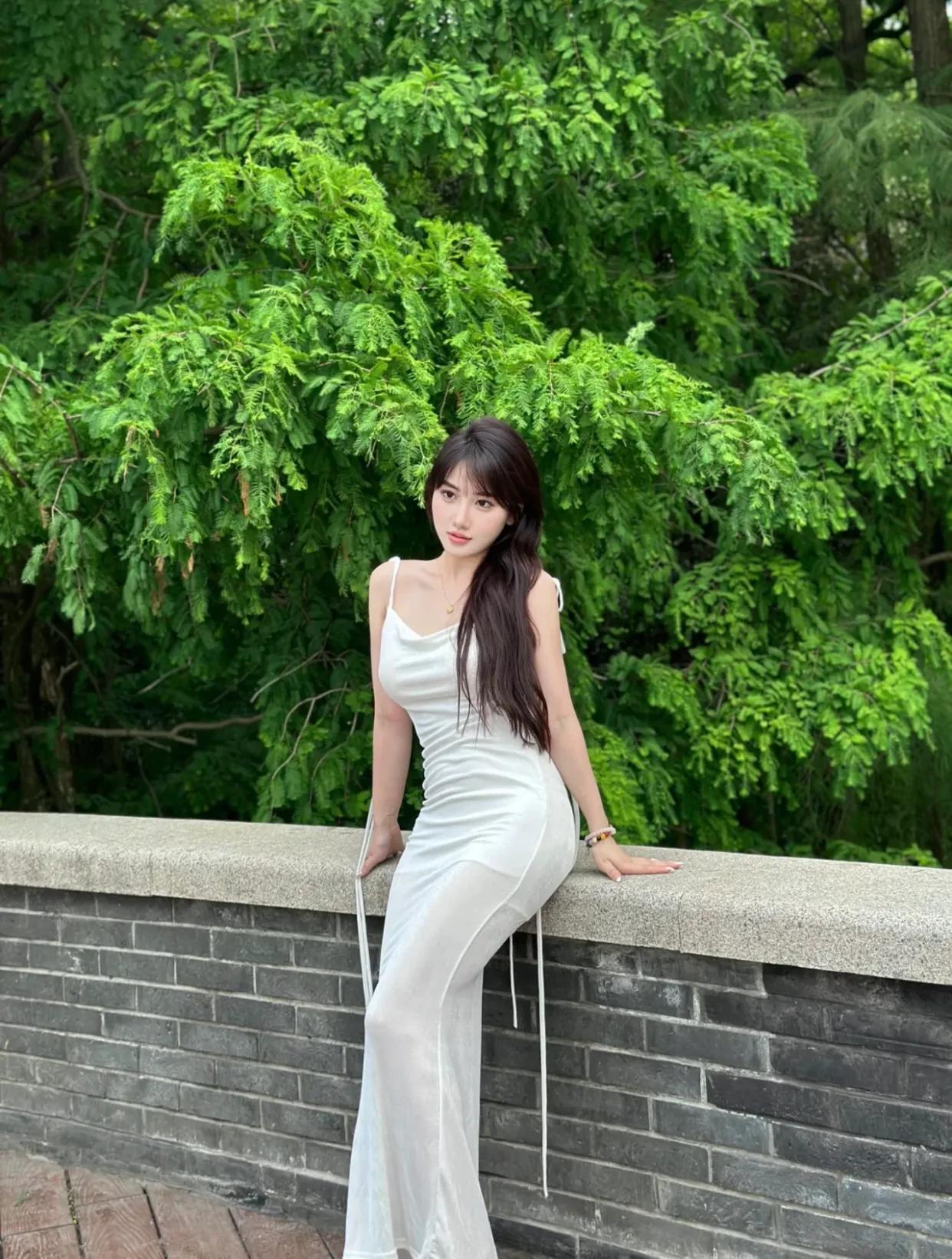 Miss Ye Zi wears and takes pictures - iNEWS