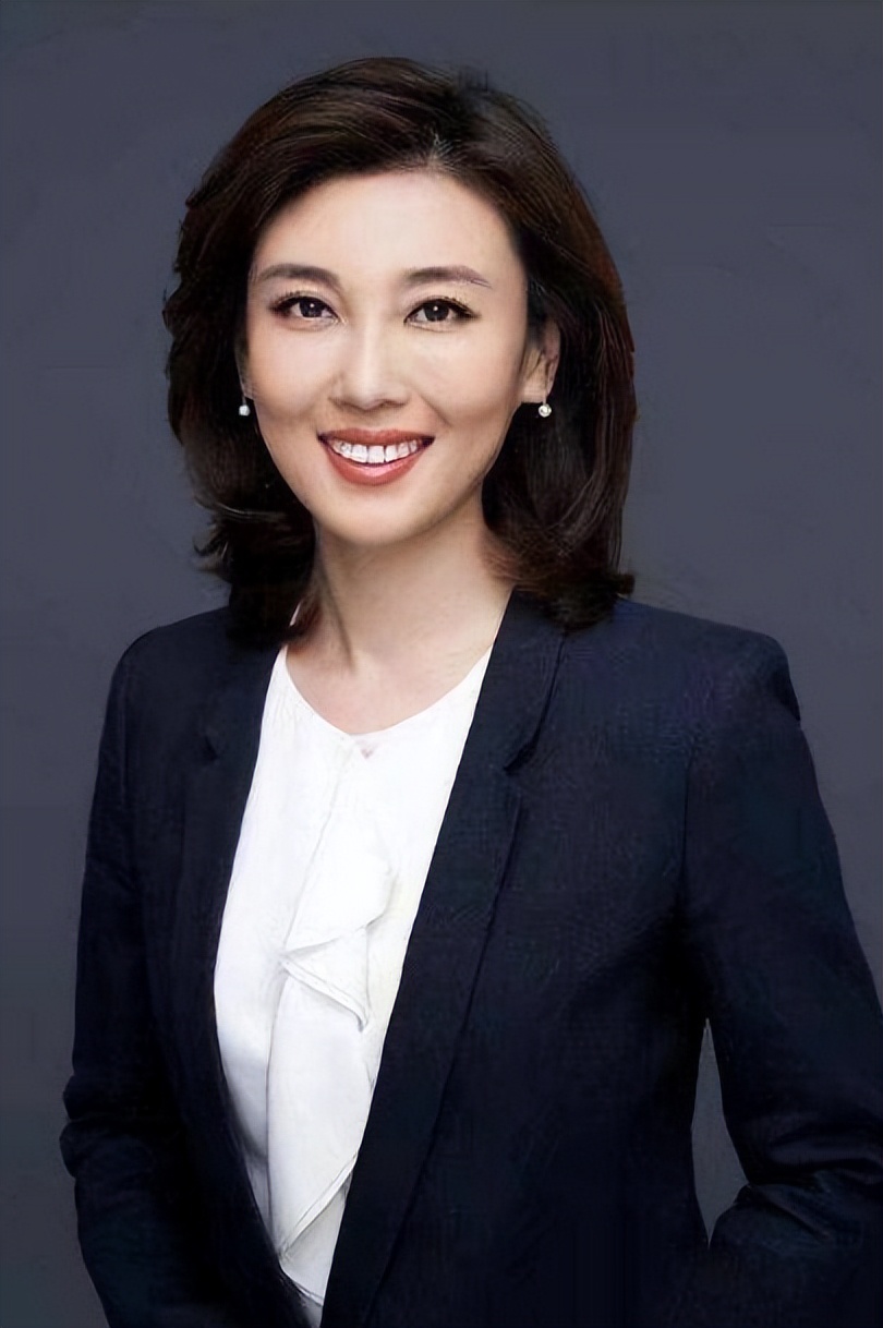 The most beautiful host of CCTV has been warned many times for being ...