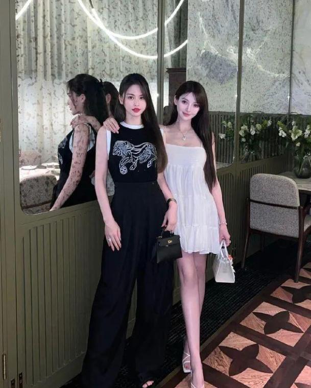 Ye Ke's charm is infinite, Huang Xiaoming's heart beats - iNEWS