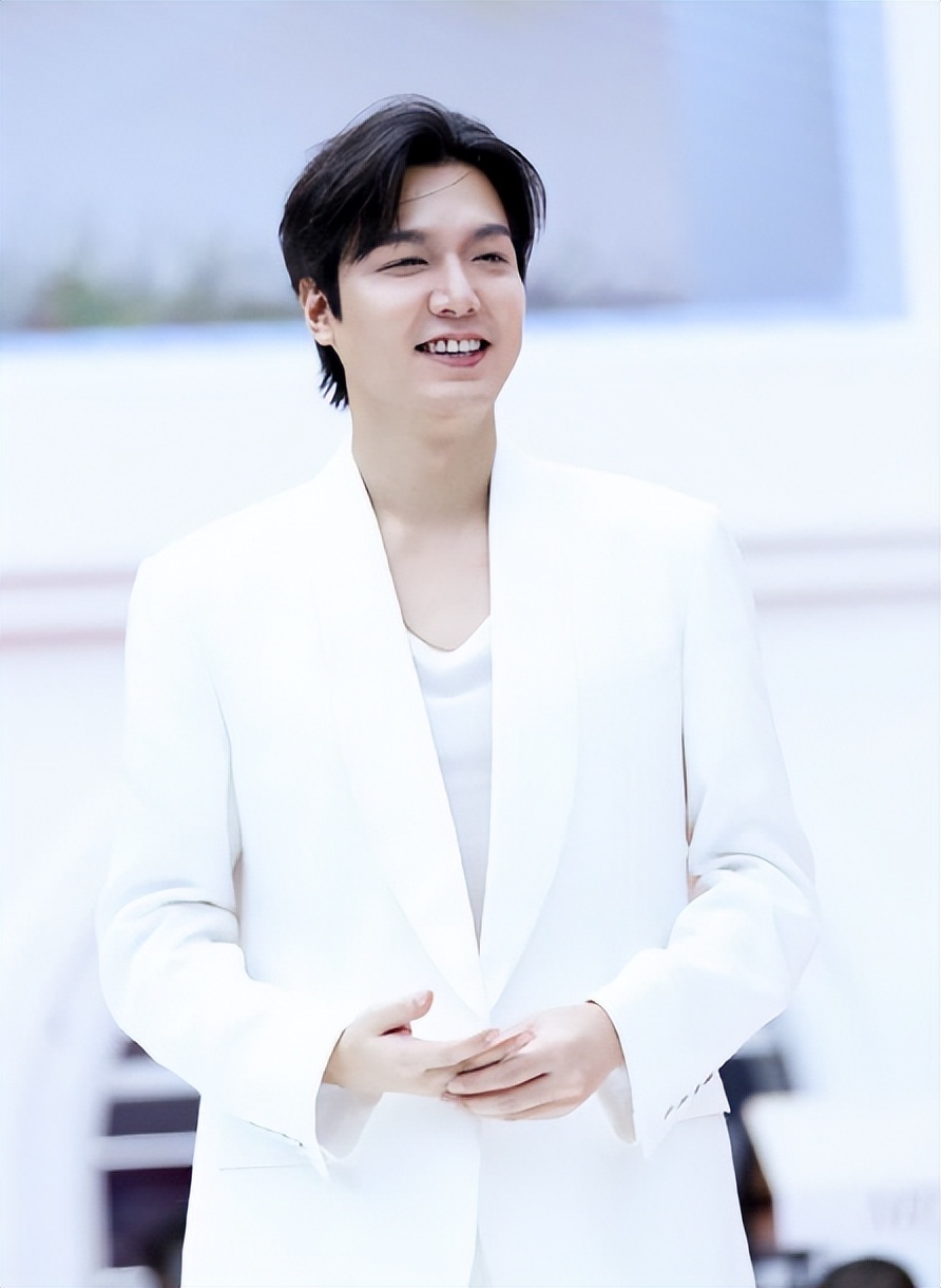 Lee Min Ho's handsome face turned into a steamed bun! Facial swelling ...