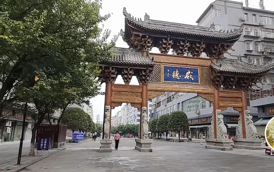 Walking in northern Sichuan, in the northern suburbs of the ancient ...