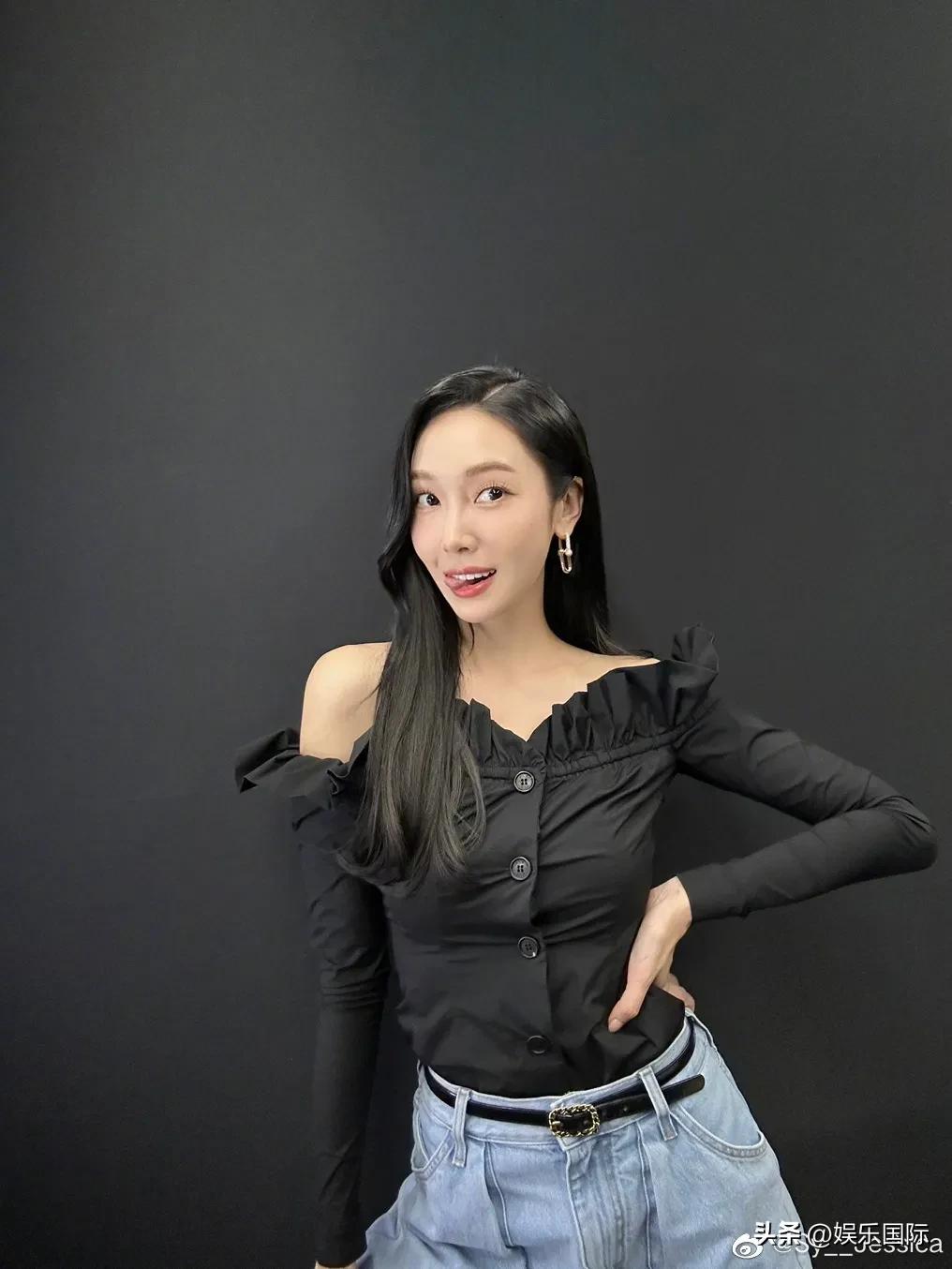Jung Soo-yeon wears a one-shoulder shirt and shows off her collarbones in six consecutive shots ...