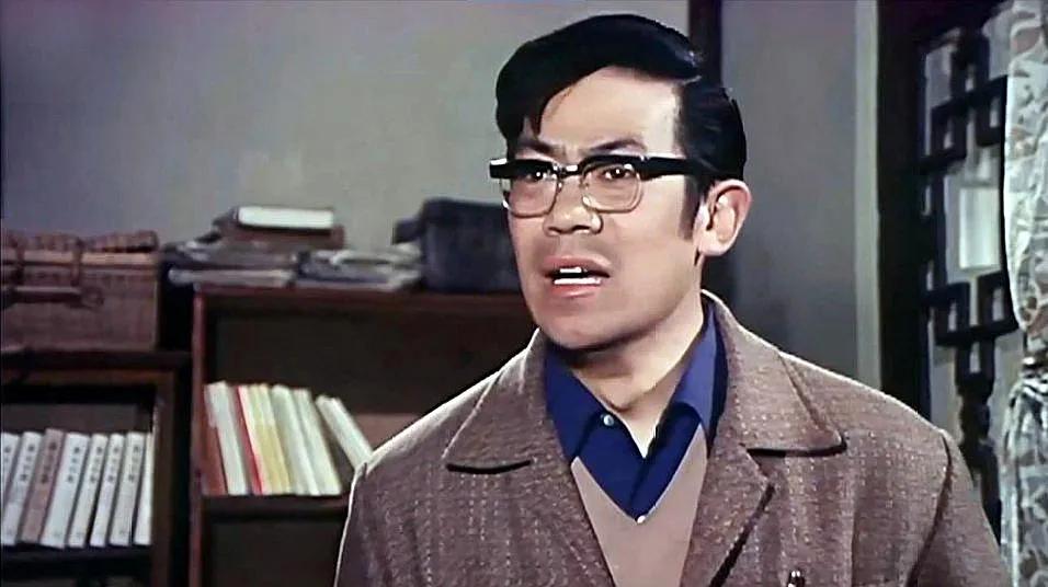 Actor Gao Ming: Married to his first love wife for 62 years, being neighbors with his children ...