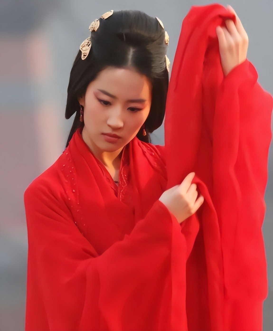 Who is the most beautiful in red clothes?Ju Jingyi is delicate, Zhao ...