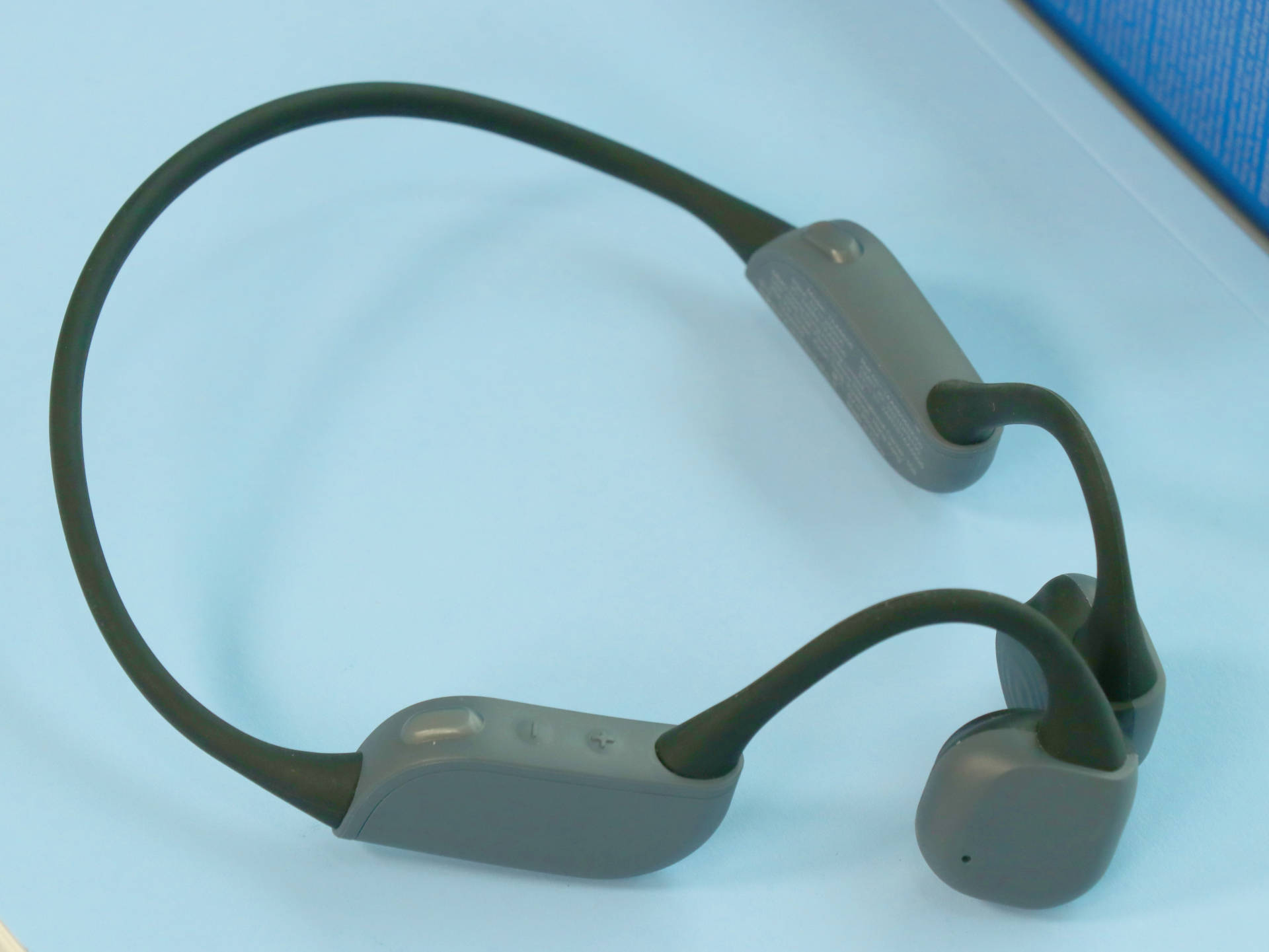 Philips A6606 bone conduction sports headphones evaluation: design and ...
