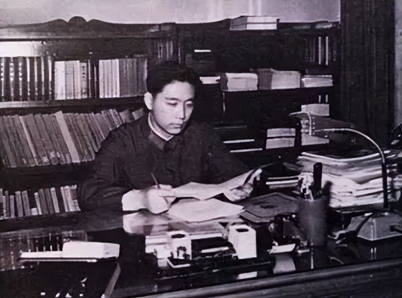 Wang Hongwen was dying and struggling to privately transfer troops to ...